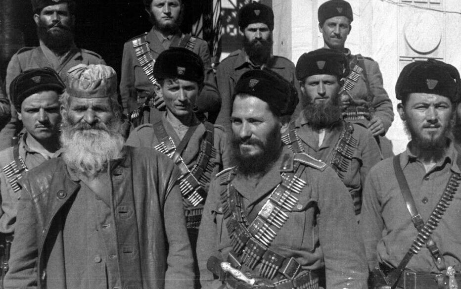 ΟΙ ΑΤΑΚΤΟΙ ΣΤΑ ΕΛΛΗΝΙΚΑ ΒΟΥΝΑ, ΤΟ ΒΙΒΛΙΟ | Apodytiriakias.gr