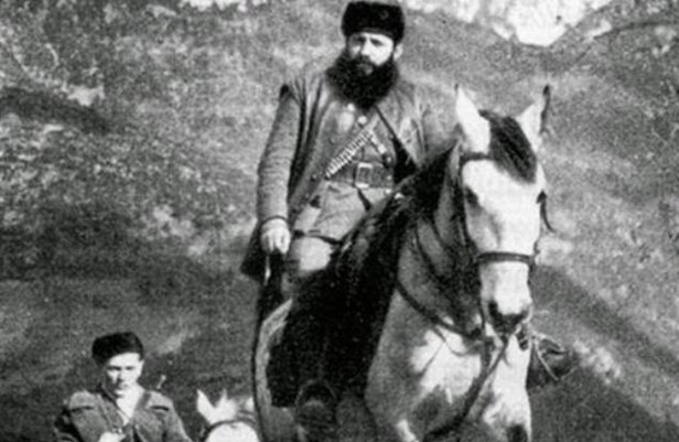 ΔΕΝ ΜΠΟΡΟΥΣΕ ΝΑ ΞΕΦΥΓΕΙ ΑΠΟ ΤΟ ΚΟΜΜΑ | Apodytiriakias.gr