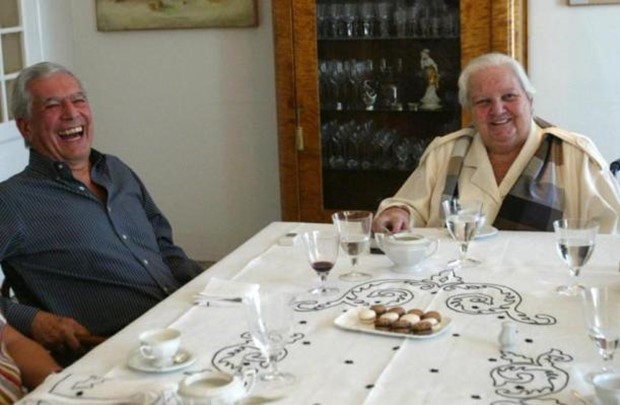 ΑΡΧΗΓΟΣ Η ΚΛΩΣΑ ΣΤΟ ΚΟΤΕΤΣΙ ΤΗΣ ΜΕ ΚΟΚΟΡΙΑ! | Apodytiriakias.gr