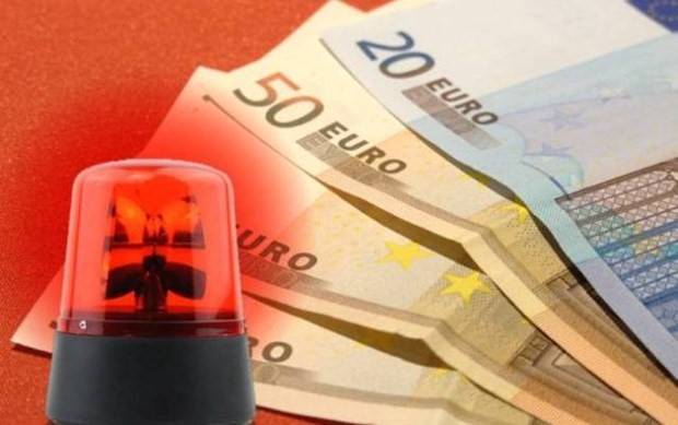 ΟΙ ΠΛΗΡΩΝΩ ΚΑΙ ΟΙ ΔΕΝ ΠΛΗΡΩΝΩ ΣΤΟ ΘΡΙΑΜΒΟ ΤΗΣ... ΔΗΜΟΚΡΑΤΙΑΣ ...