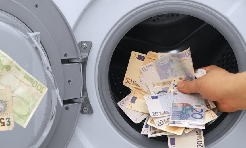 ΠΑΙΖΕΙ ΚΑΙ ΤΟ ΞΕΠΛΥΜΑ ΣΤΙΣ... ΠΑΝΑΚΡΙΒΕΣ ΜΕΤΑΓΡΑΦΕΣ | Apodytiriakias.gr