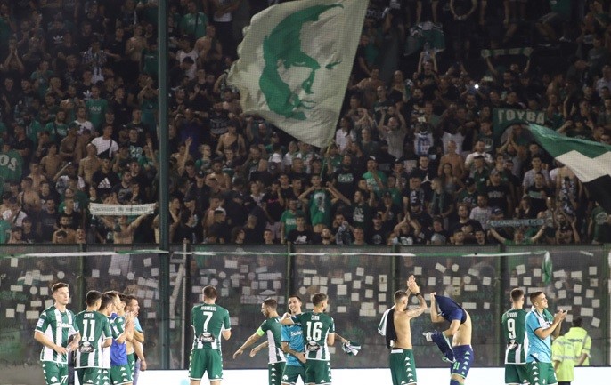 ΣΤΟΥ ΠΑΝΑΘΗΝΑΪΚΟΥ ΚΑΙ ΟΛΥΜΠΙΑΚΟΥ ΤΟ ΜΑΧΑΙΡΙ ΣΤΟ ΛΑΙΜΟ | Apodytiriakias.gr