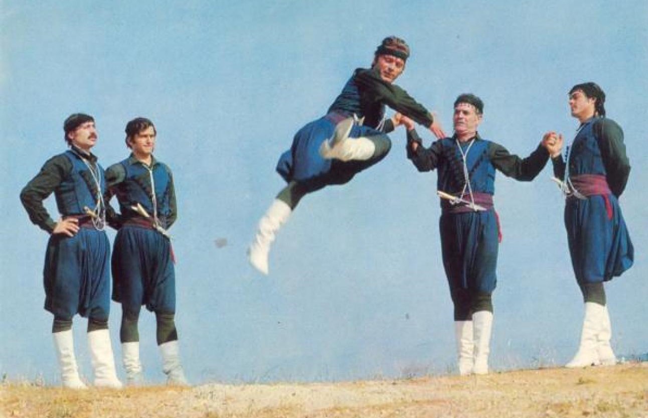 ΟΠΟΙΟΣ ΠΟΥΛΑΕΙ ΓΗ, ΠΟΥΛΑΕΙ ΠΑΤΡΙΔΑ... | Apodytiriakias.gr