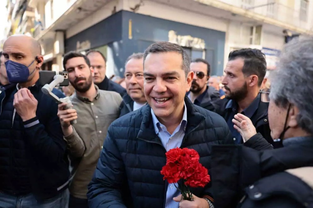 Ο ΤΣΙΠΡΑΣ ΣΤΟ ΠΟΔΟΣΦΑΙΡΟ ΔΕΝ ΞΕΧΑΣΕ ΠΩΣ ΗΤΑΝ ΟΠΑΔΟΣ. | Apodytiriakias.gr