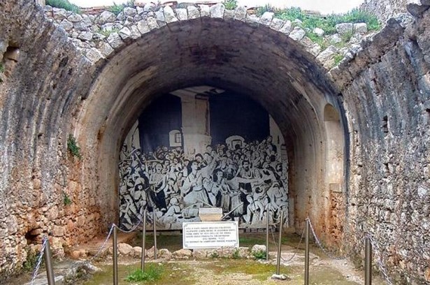 ΟΤΑΝ ΣΗΚΩΘΗΚΕ Η ΕΛΛΗΝΙΚΗ ΣΗΜΑΙΑ ΣΤΗΝ ΚΡΗΤΗ | Apodytiriakias.gr