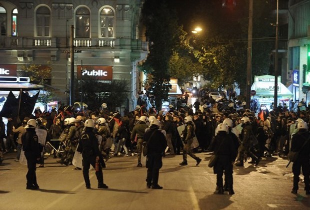 ΜΕ ΤΗΝ ΑΔΕΙΑ ΑΠΟ ΤΟΝ ΤΑΦΟ ΤΟΥ ΑΛΕΞΗ | Apodytiriakias.gr