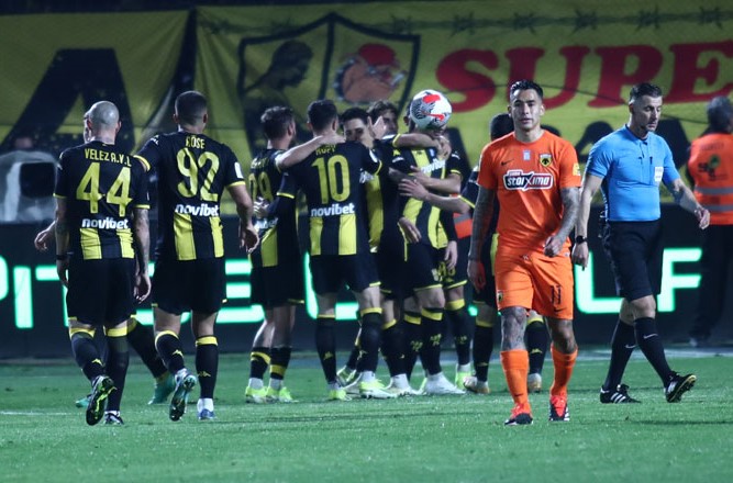 Η ΑΕΚ ΠΡΟΗΓΕΙΤΑΙ ΣΤΑ... PLAY-OFF! | Apodytiriakias.gr