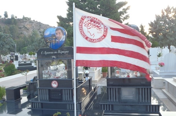 Η ΣΗΜΑΙΑ ΤΟΥ ΟΛΥΜΠΙΑΚΟΥ ΣΕ ΤΑΦΟΥΣ | Apodytiriakias.gr