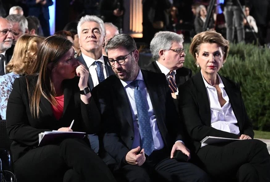 ΣΤΟ ΦΙΝΑΛΕ Ο ΚΟΣΜΟΣ ΠΛΗΡΩΝΕΙ ΤΑ ΚΟΜΜΑΤΑ | Apodytiriakias.gr