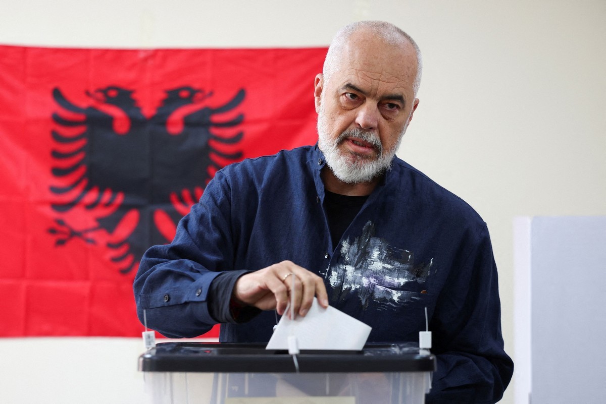 ΕΝΤΥ ΡΑΜΑ, ΨΗΛΟΣ ΚΑΙ ΣΟΣΙΑΛΙΣΤΗΣ | Apodytiriakias.gr