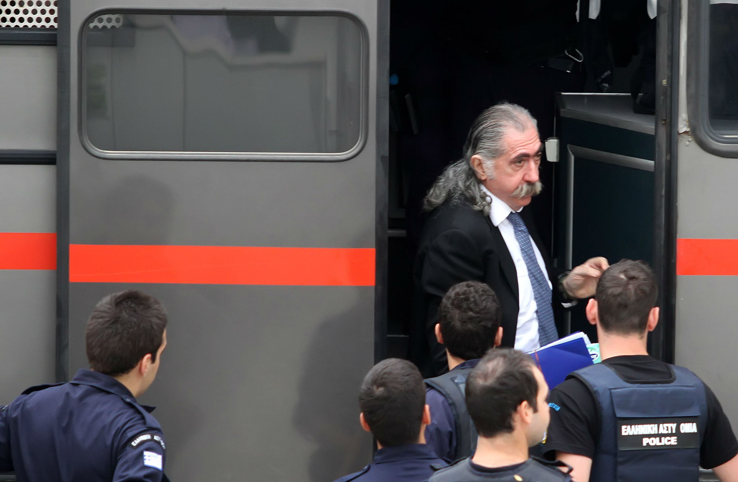 ΑΕΚ-ΨΩΜΙΑΔΗΣ ΠΑΙΖΟΥΝ ΚΡΥΦΤΟ, ΚΥΝΗΓΗΤΟ, ΚΟΥΤΣΟ, ΚΑΤΙ ΤΕΤΟΙΟ ...