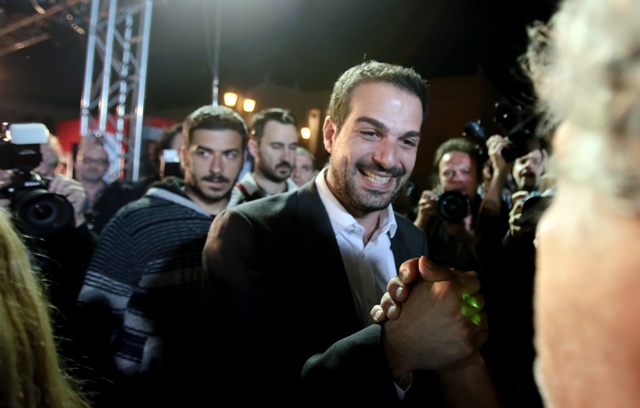ΑΥΝΑΝΙΖΟΤΑΝ ΜΕ ΤΟ ΔΕΞΙ, ΟΧΙ ΤΟ ΑΡΙΣΤΕΡΟ ΧΕΡΙ | Apodytiriakias.gr