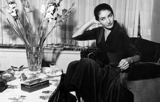 Η ΜΑΡΙΑ ΚΑΛΑΣ ΕΙΝΑΙ ΣΑΝ ΤΗΝ COCA COLA! | Apodytiriakias.gr