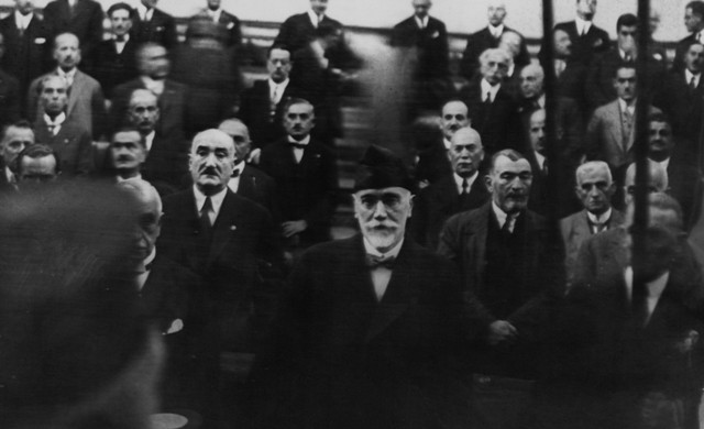 Η ΕΛΛΑΔΑ ΠΟΤΕ ΔΕΝ ΠΕΘΑΙΝΕΙ ΑΠΟ ΤΑ ΔΑΝΕΙΑ! | Apodytiriakias.gr