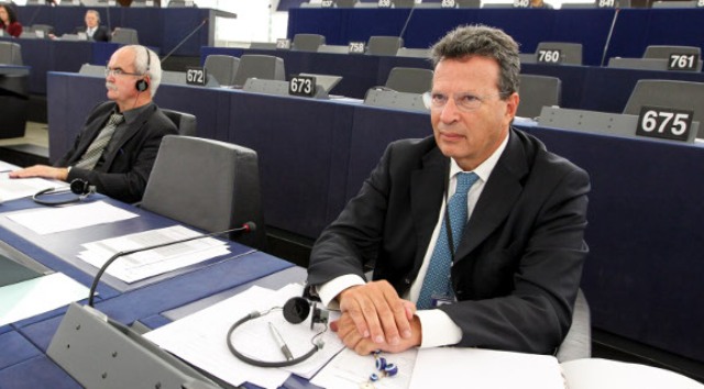 ΟΤΑΝ Ο ΚΥΡΤΣΟΣ ΕΜΑΘΕ ΤΑ ΜΑΝΤΑΤΑ ΑΠΟ ΤΟΝ ΒΑΡΔΗ | Apodytiriakias.gr