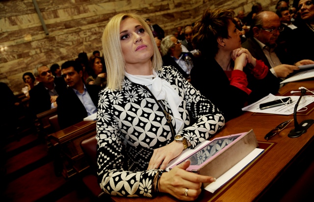 Η ΡΑΧΗΛ ΛΕΕΙ ΣΤΟΝ ΒΑΡΟΥΦΑΚΗ ΤΙ ΠΟΥΛΑΕΙ! | Apodytiriakias.gr