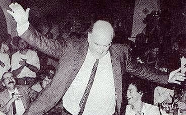 OTAN O ΑΝΔΡΕΑΣ ΕΚΑΝΕ ΠΟΛΙΤΙΚΗ ΜΕ ΤΟ ΖΕΙΜΠΕΚΙΚΟ | Apodytiriakias.gr