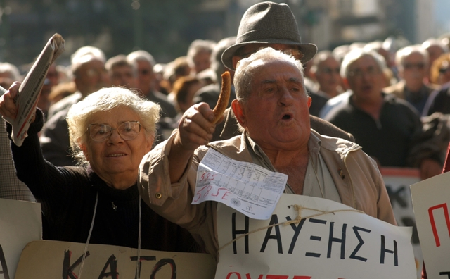 ΒΟΜΒΑ ΣΤΗN ΟΙΚΟΓΕΝΕΙΑ Η ΜΕΙΩΣΗ ΤΩΝ ΣΥΝΤΑΞΕΩΝ | Apodytiriakias.gr