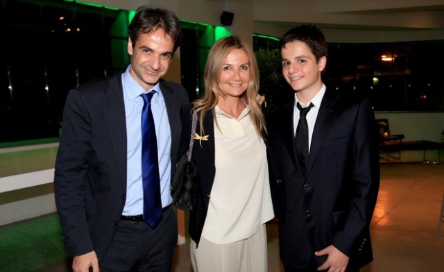 Η ΠΕΘΕΡΑ ΤΟΥ ΚΥΡΙΑΚΟΥ ΜΗΤΣΟΤΑΚΗ ΜΕ 4 ΓΑΜΟΥΣ! | Apodytiriakias.gr