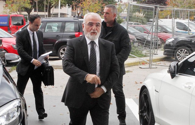 ΔΟΥΛΕΥΟΥΝ ΤΟΝ ΚΟΣΜΟ ΜΕ ΤΟΝ ΙΒΑΝ | Apodytiriakias.gr