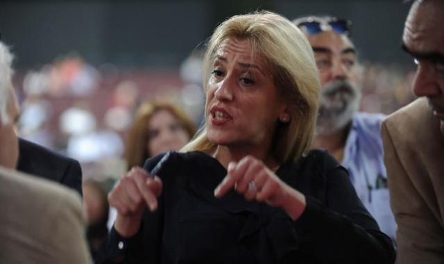 Η ΡΕΝΑ ΔΟΥΡΟΥ ΑΠΟ ΤΗΝ ΜΕΣΗ ΚΑΙ ΚΑΤΩ | Apodytiriakias.gr
