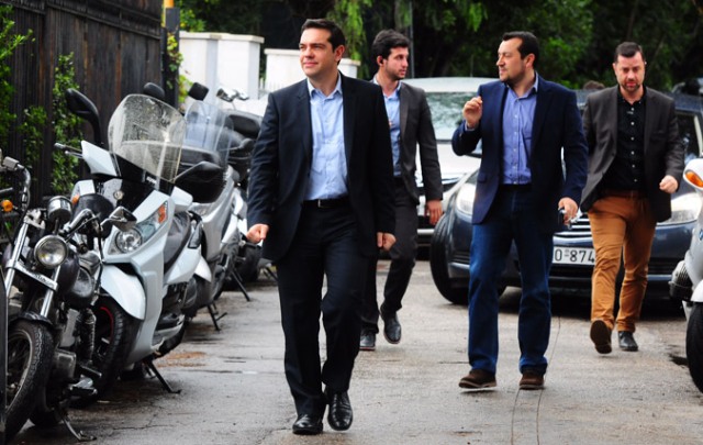 ΠΟΥ ΒΡΗΚΕ Ο ΤΣΙΠΡΑΣ ΤΑ ΛΕΦΤΑ ΠΟΥ ΜΟΙΡΑΖΕΙ | Apodytiriakias.gr