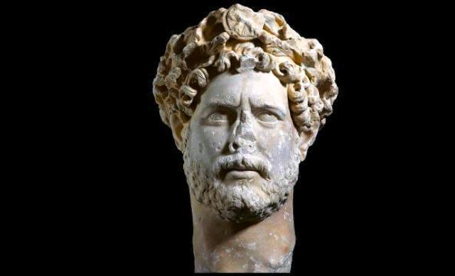 Ο ΑΔΡΙΑΝΟΣ, ΣΤΟ ΜΟΥΣΕΙΟ ΤΗΣ ΑΚΡΟΠΟΛΗΣ | Apodytiriakias.gr