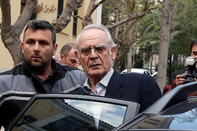ΡΕ, ΑΚΗ, ΕΣΤΩ ΤΑ ΜΙΣΑ, ΔΩΣΕ ΣΤΟΝ ΤΣΙΠΡΑ! | Apodytiriakias.gr