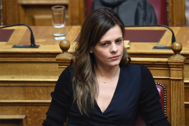 ΣΟΥΤΙΕΝ ΦΟΡΑΕΙ, ΣΤΗΘΟΣ ΔΕΝ ΕΧΕΙ Η ΑΧΤΣΙΟΓΛΟΥ | Apodytiriakias.gr
