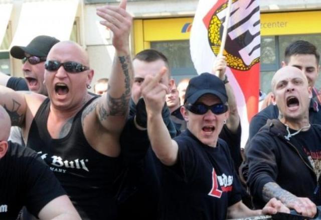 ΒΛΑΣΤΗΜΟΥΝ ΤΗ ΔΗΜΟΚΡΑΤΙΑ ΟΙ ΕΝΑΝΤΙΟΙ ΤΩΝ ΑΚΡΟΔΕΞΙΩΝ | Apodytiriakias.gr